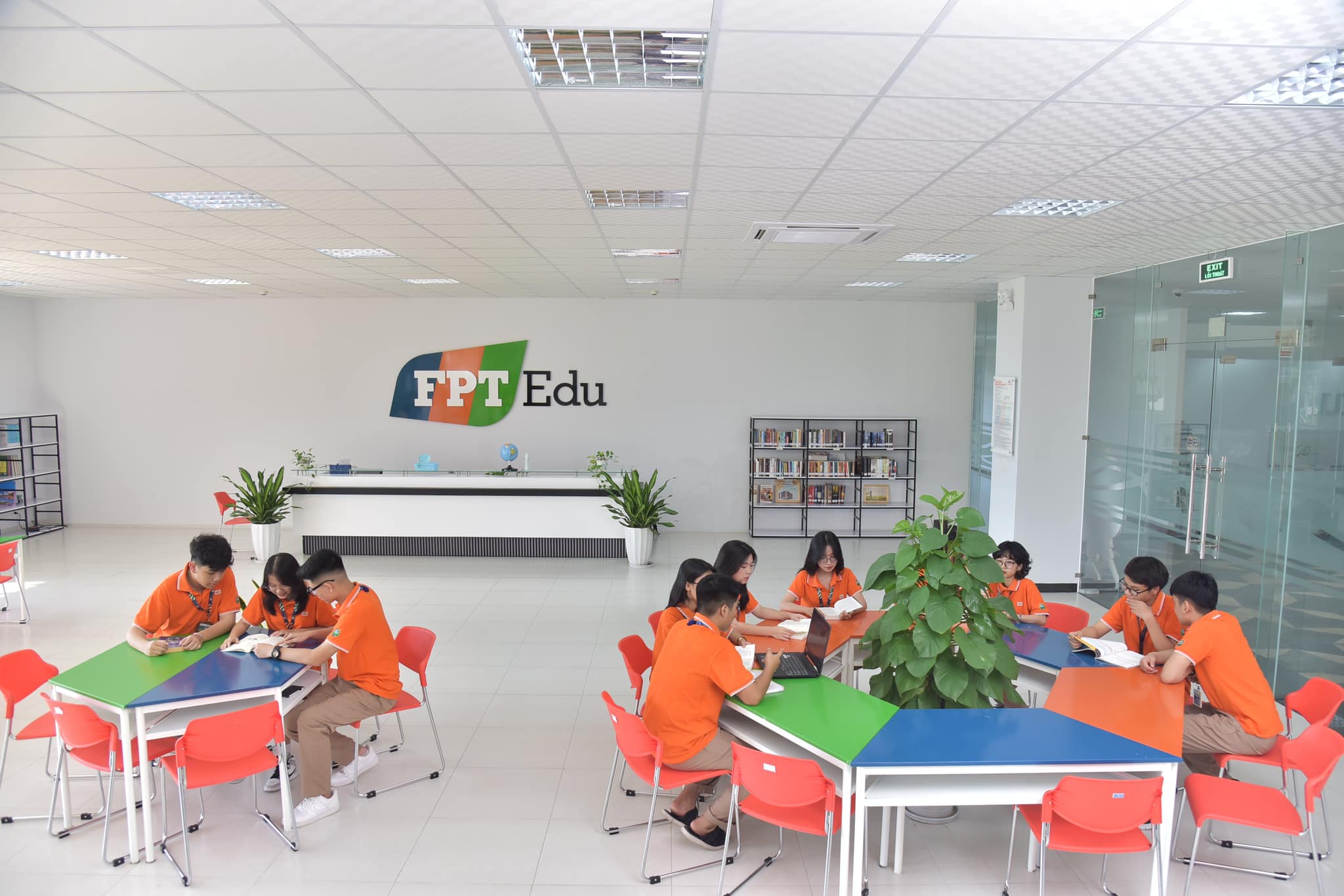 Khám phá thư viện hàng nghìn đầu sách tại FPT Schools – Trường Phổ ...